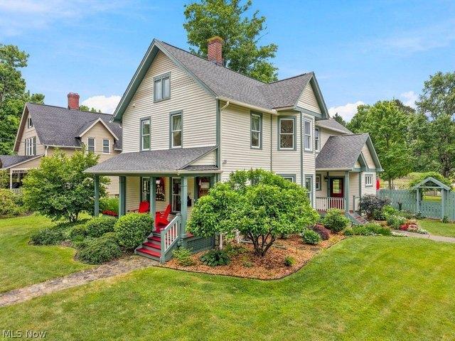 438 E Washington St, Chagrin Falls, OH 44022