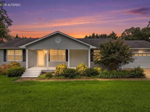 438 Fallen Leaf Dr, Soddy Daisy, TN 37379