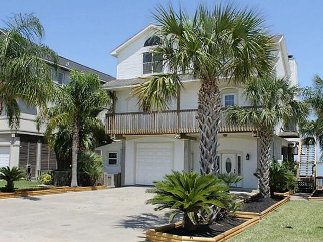 438 Jeanie Lynn St, Tiki Island, TX 77554