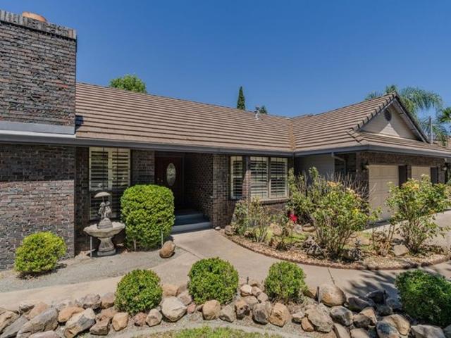 438 LA Contenta Dr, Valley Springs, CA 95252