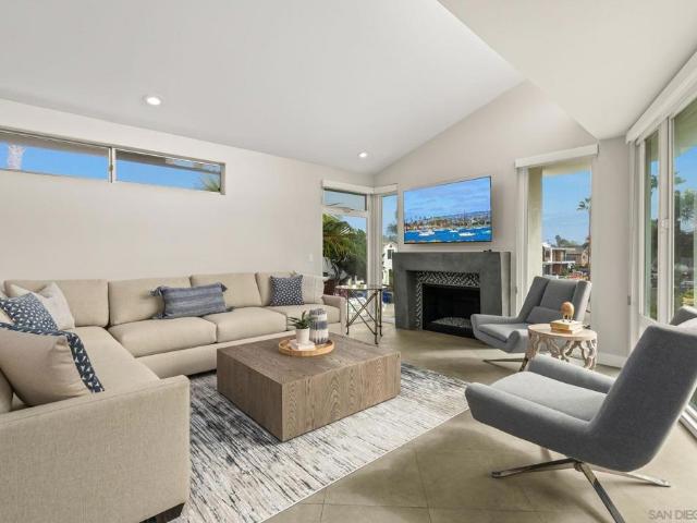 438 La Mesa Ave