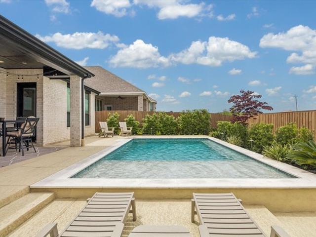 438 Livermore St, Webster, TX 77598