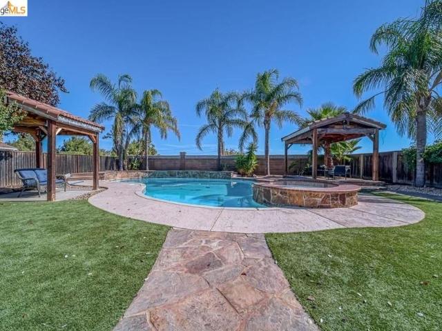 438 Montecito Dr
