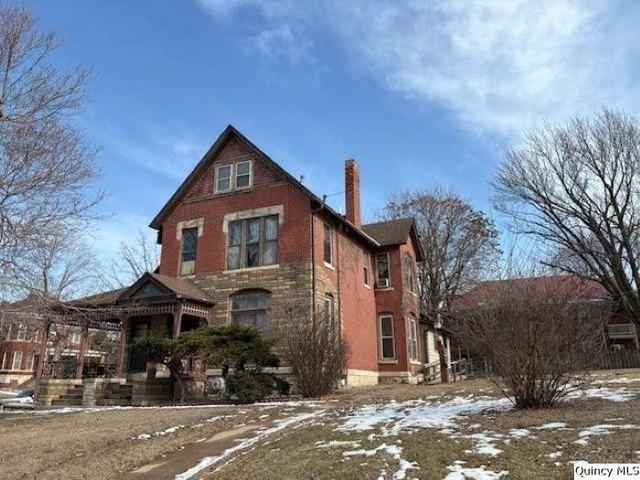 438 N 6th St, Quincy, IL 62301