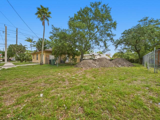 438 NW 13th Ave, Fort Lauderdale, FL 33311 | MLS #B26010 | Compass