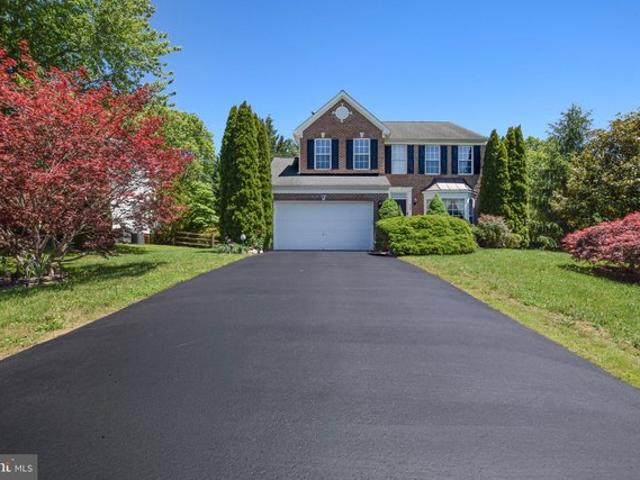 438 Sawgrass Dr, Charles Town, WV 25414