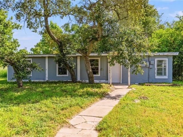 438 Scotland Dr, Corpus Christi, TX 78418