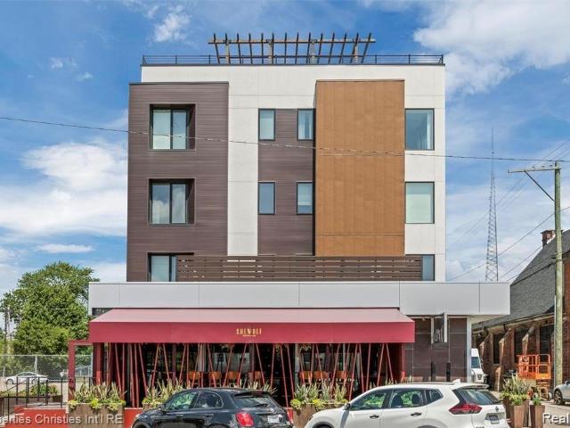 438 Selden Street # 402