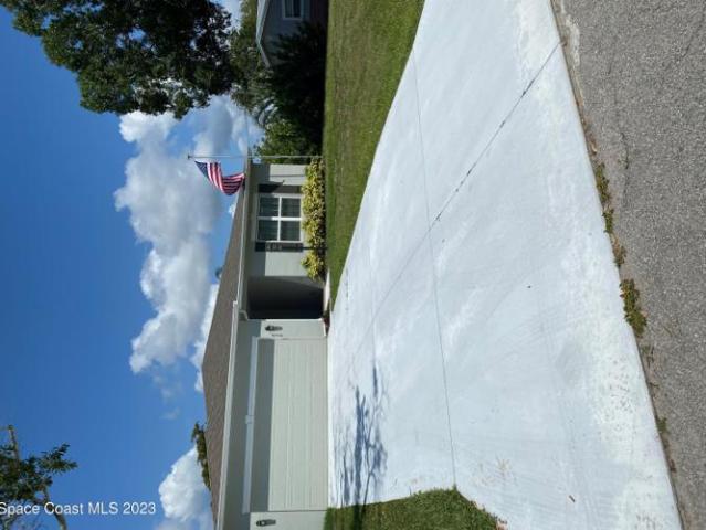 438 Pine St, Sebastian, FL 32958