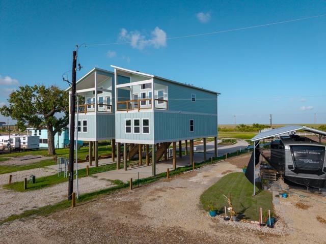 438 Private Road 670