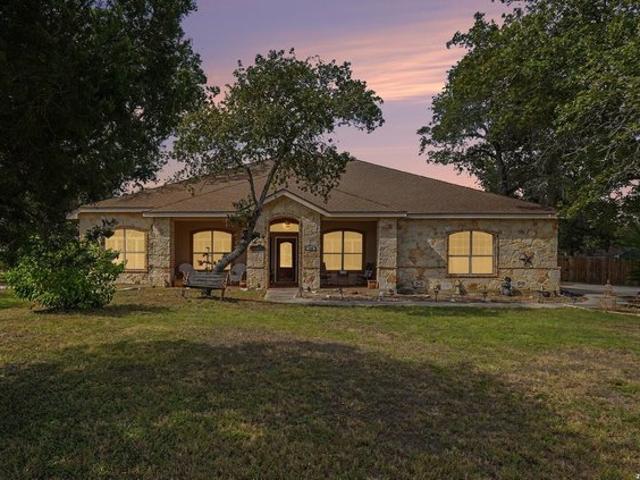438 Rosewood Dr, La Vernia, TX 78121