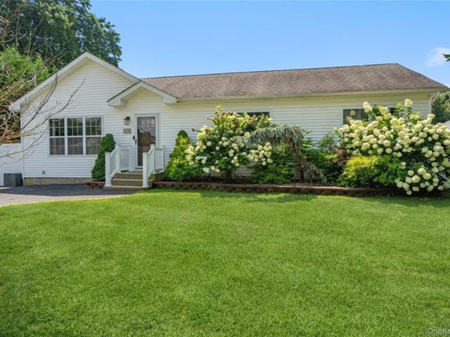 438 Richmond Blvd, Ronkonkoma, NY 11779