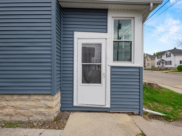 438 W 9TH Avenue