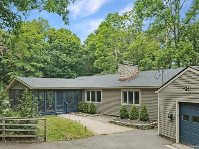 438 White Schoolhouse Rd, Rhinebeck, NY 12572