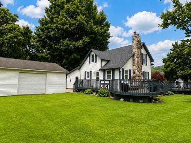4394 Woodland Ave, Cass City, MI 48726