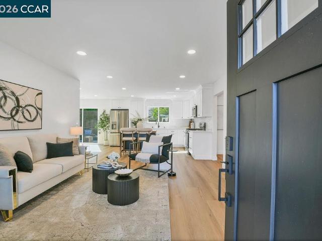 4395 Cabrilho Dr