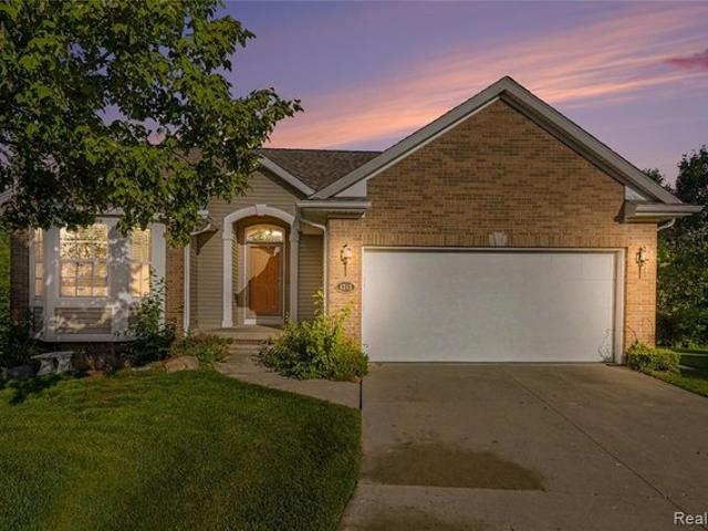 4395 Cross Creek Blvd, Burton, MI 48509