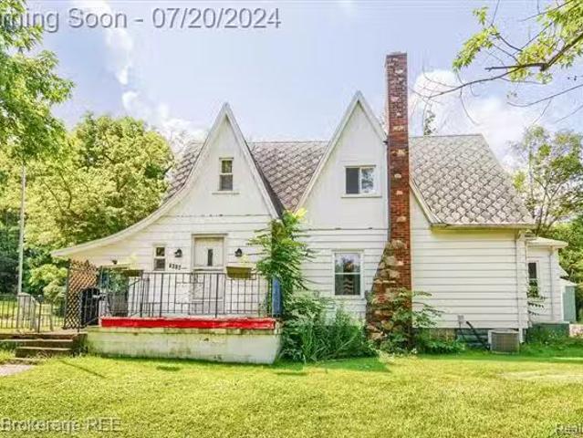 4397 W COURT ST, FLINT, MI 48532 Single Family Residence For S.