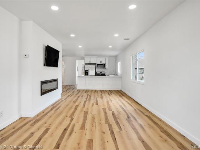 4399 2nd Street