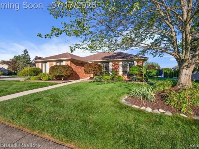 43909 Welland Dr, Clinton Township, MI 48038
