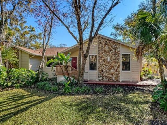 4390 Woodview Dr, Sarasota, FL 34232