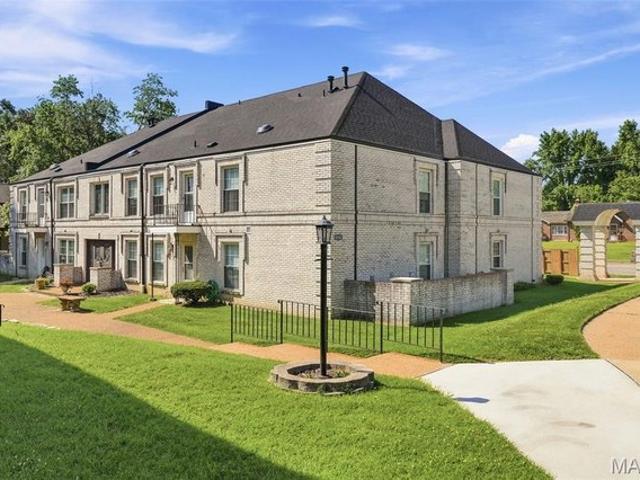 4392 Chateau De Ville Dr Apt H, Saint Louis, MO 63129