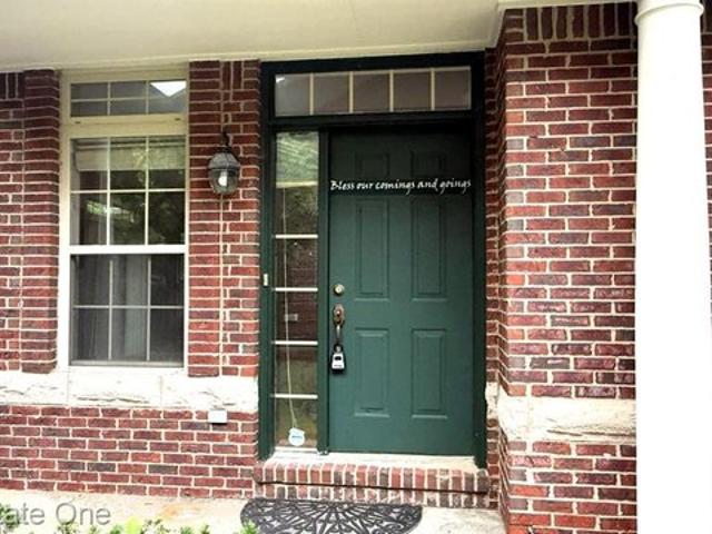 4392 Gateway Cir, West Bloomfield Township, MI 48322