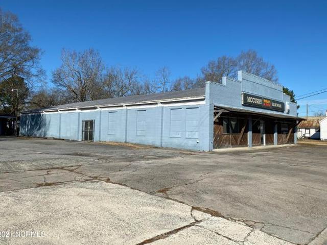 4392 Lee St, Studio
