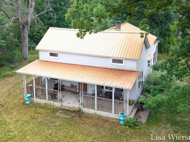 4393 E 8th St, White Cloud, MI 49349