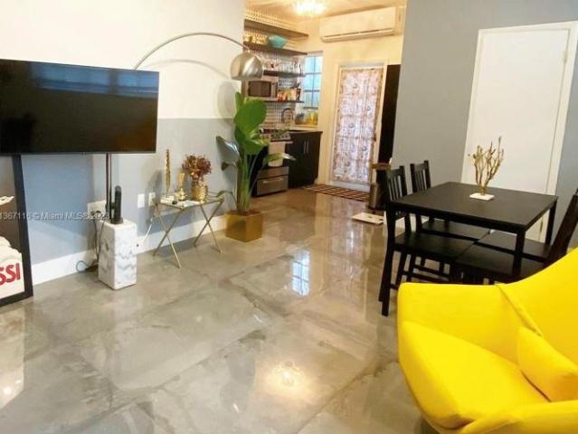 439 15th St #16, Miami Beach, FL 33139