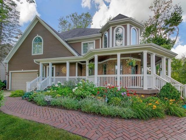 439 Hill Ave, Glen Ellyn, IL 60137