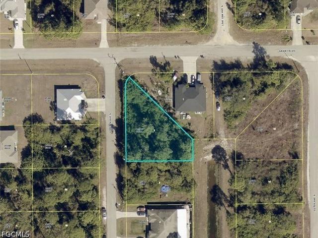 439 Loretta Ave S, Lehigh Acres, FL 33974