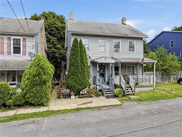 439 S Walnut St, Slatington, PA 18080