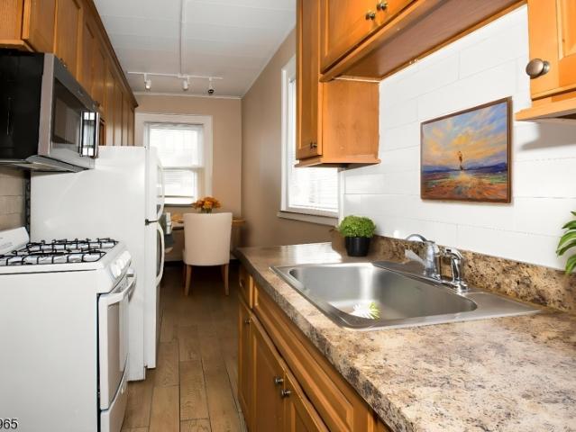 439 Willow Ave # 3