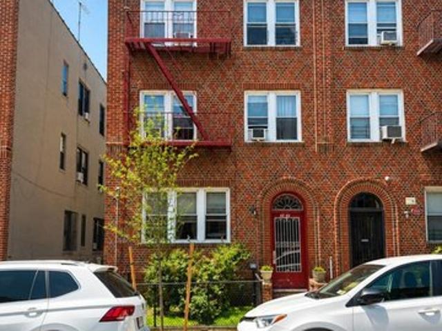47 44 44th St, Queens, NY 11377