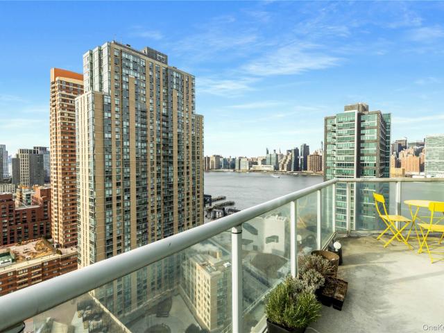 47 05 Center Boulevard | Compass
