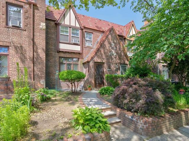 47 30 th St, Flushing, NY 11358