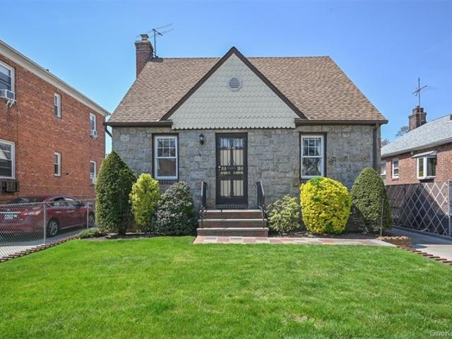 47 36 th St, Flushing, NY 11358