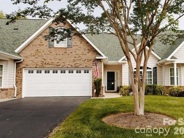47 Victoria Park Dr, Hendersonville, NC 28792