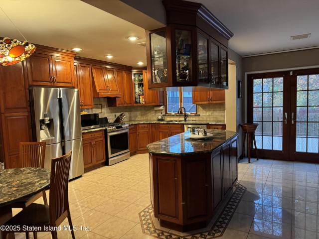47 Vista Avenue | Compass