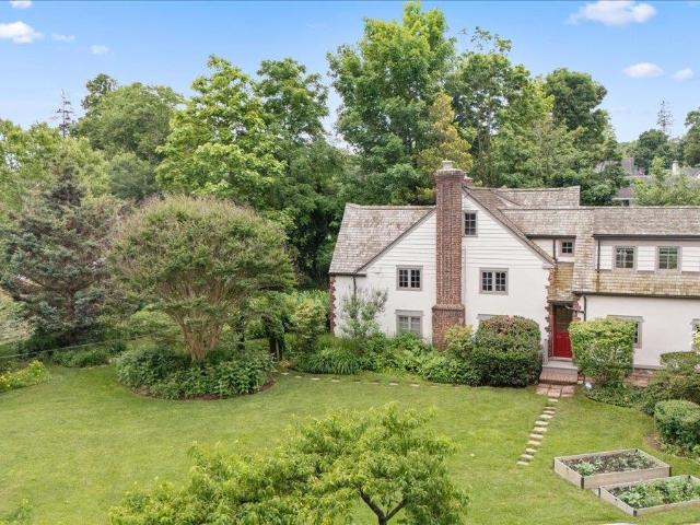 47 W Brookside Drive