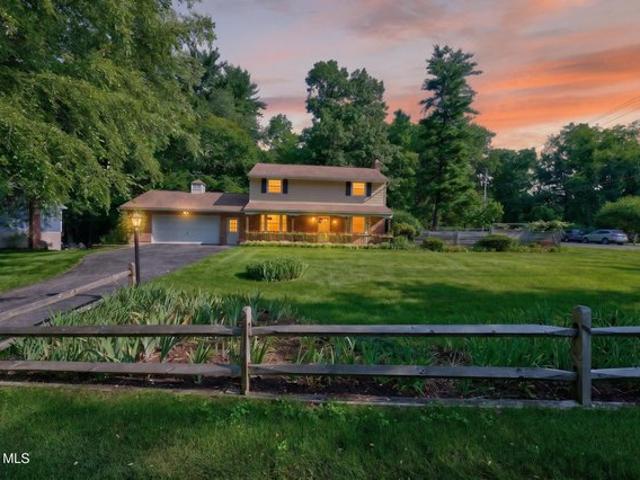 47 Weston Dr, Clifton Park, NY 12065