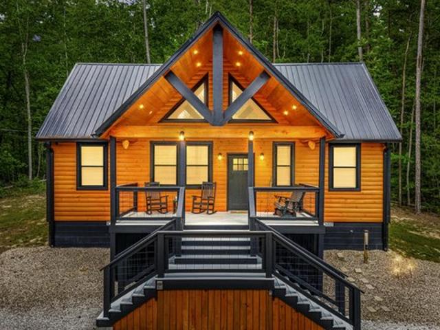 47 Wolfe Lake Spur Rd, Campton, KY 41301
