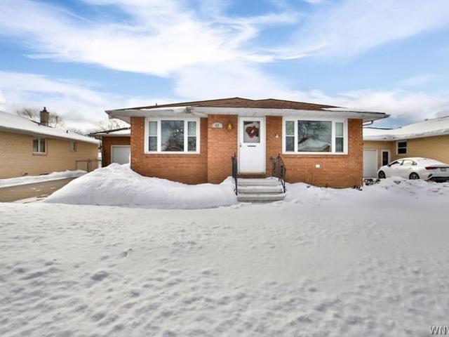 47 Armond Ln, Buffalo, NY 14043