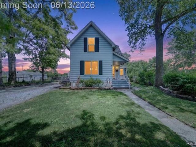 47 Avery St, Mount Clemens, MI 48043