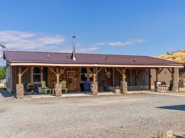 47 Barn Dance Dr, Pateros, WA 98846