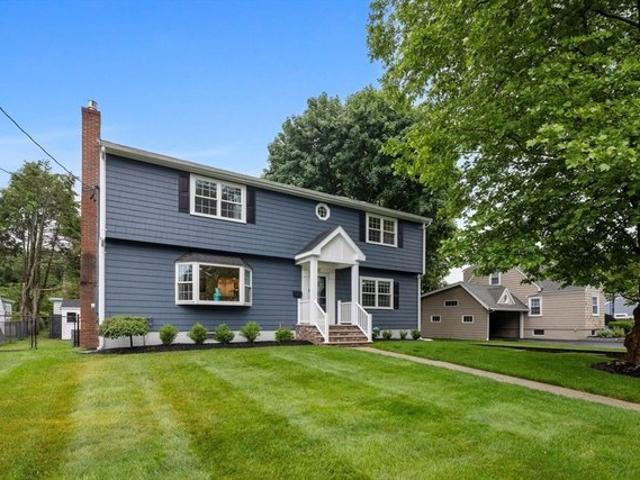 47 Brook Dr, Lynnfield, MA 01940