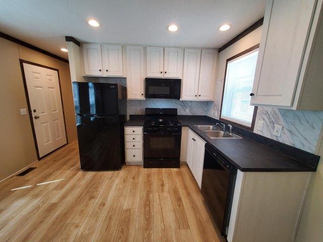 47 Canal Dr Unit 300 047, Pontiac, MI 48341