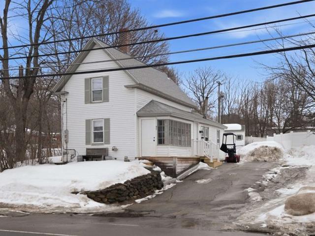 47 Carroll St, Pittsfield, NH 03263
