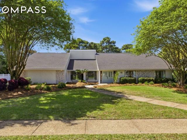 47 Country Club Dr E, Destin, FL